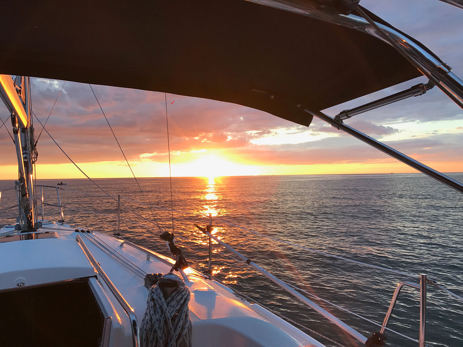 Home | New Buffalo Sailing Excursions - New Buffalo, MI